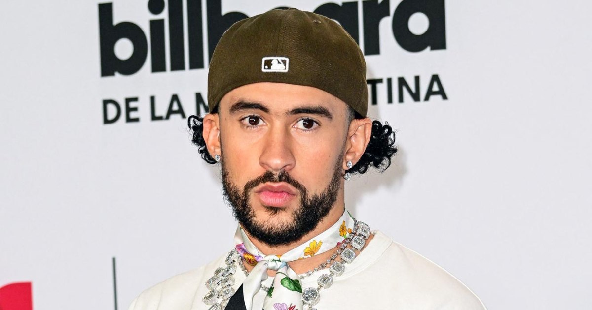 Bad Bunny's Bold Mirror Selfie: A New York City Statement