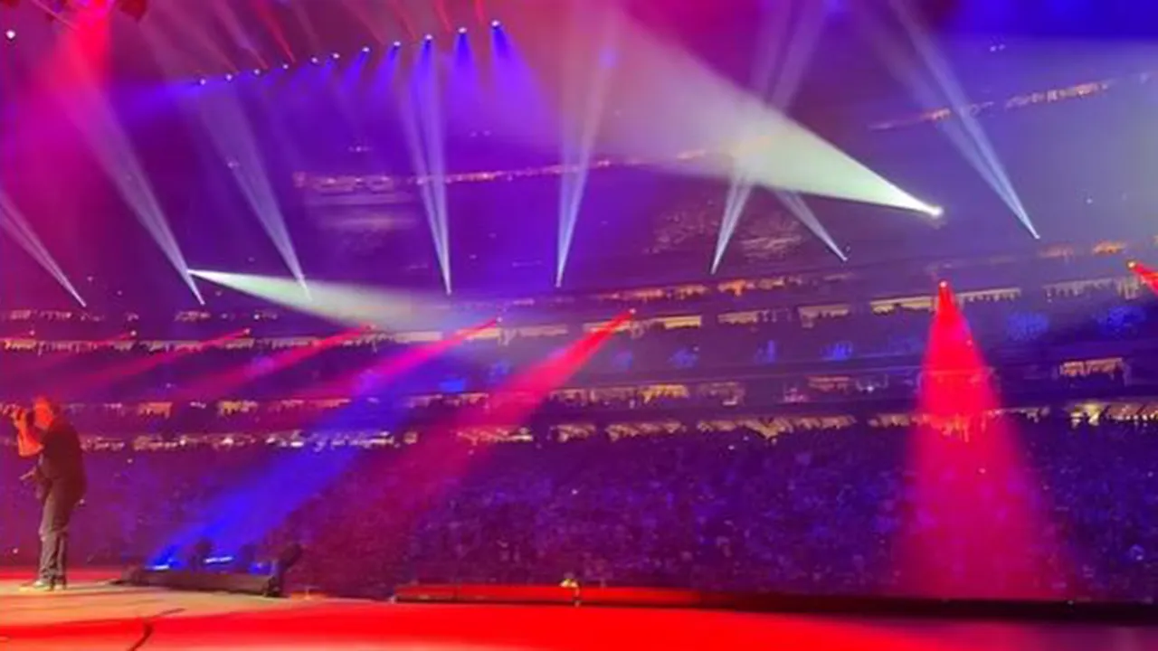 Concert Interrupted: Fans Unite in Song Amidst Electrical Fire Scare